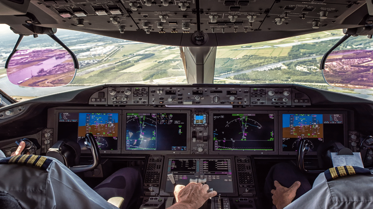 How Do You Become an Airline Pilot: From Student Pilot to the Airlines